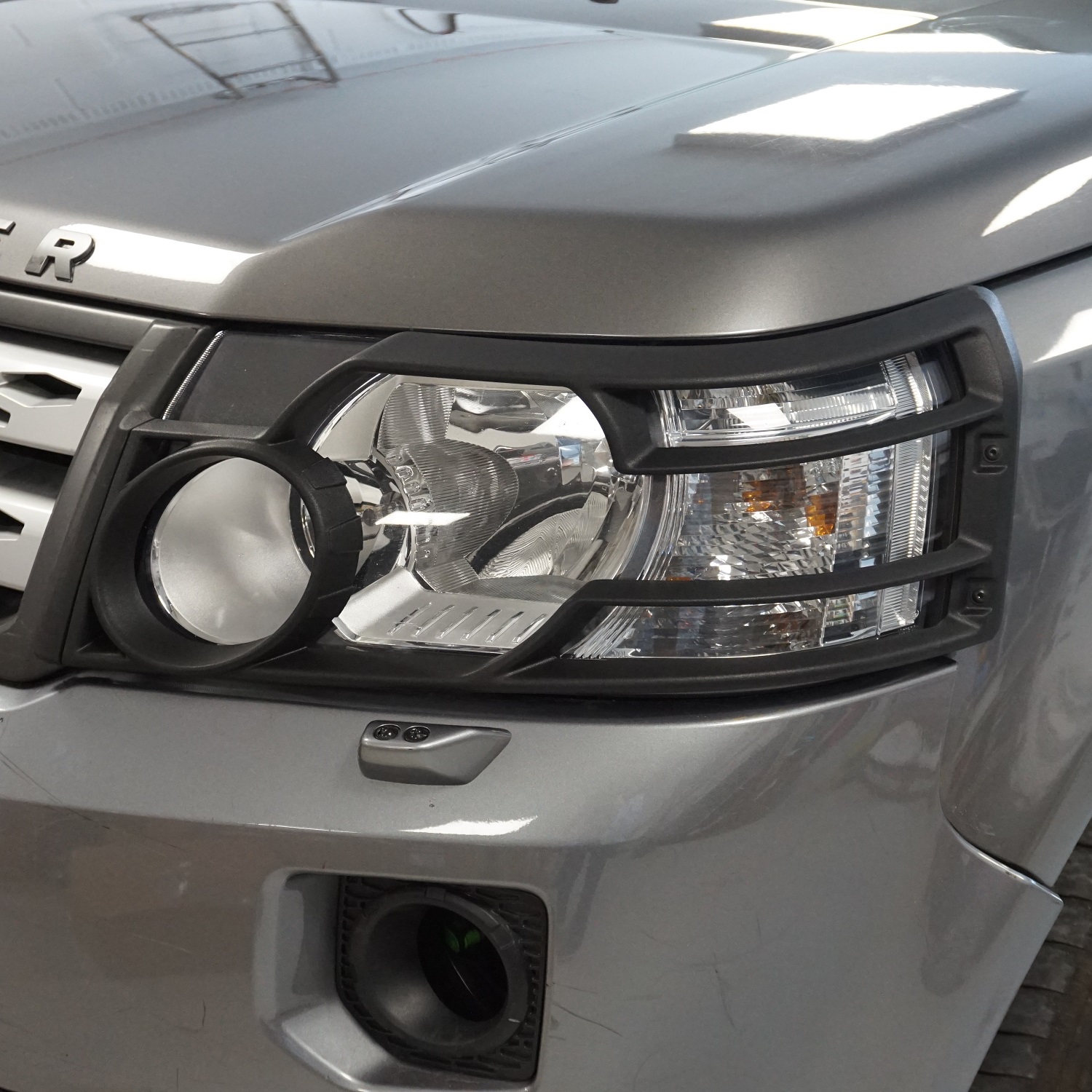 Genuine Front Light Guards Black Land Rover Freelander 2 covers ...